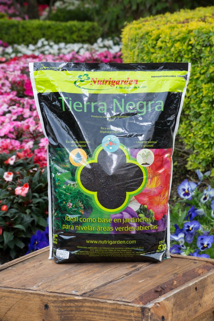 Los básicos para el cuidado de las plantas y el jardín - The Home Depot ...